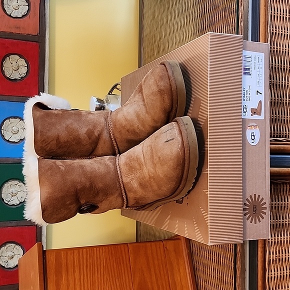 UGG | Shoes | Womens Ugg Classic Short Boot | Poshmark
